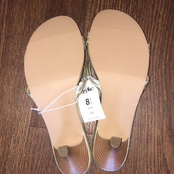 Mossimo Supply Co. | Shoes | Gold Sandals Womens Size 85 | Poshmark